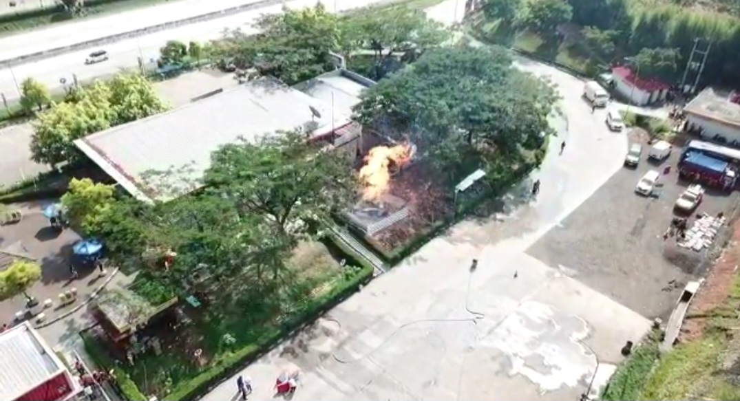 Berasal dari Sumur Bor, Api Menyembur di Rest Area Km 86 Tol Cipali ...